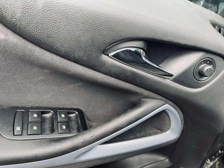 Grey Opel Zafira 2016 in Vilnius, with an engine capacity of 1.56 L and mileage of 178 thousand km for 4270 €, photo 24 on AUTOMOTO.COM.LV