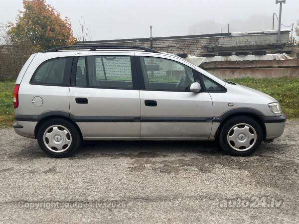 Grey Opel Zafira 2000 in Narva, with an engine capacity of 1.80 L and mileage of 194 thousand km for 699 €, photo 4 on AUTOMOTO.COM.LV