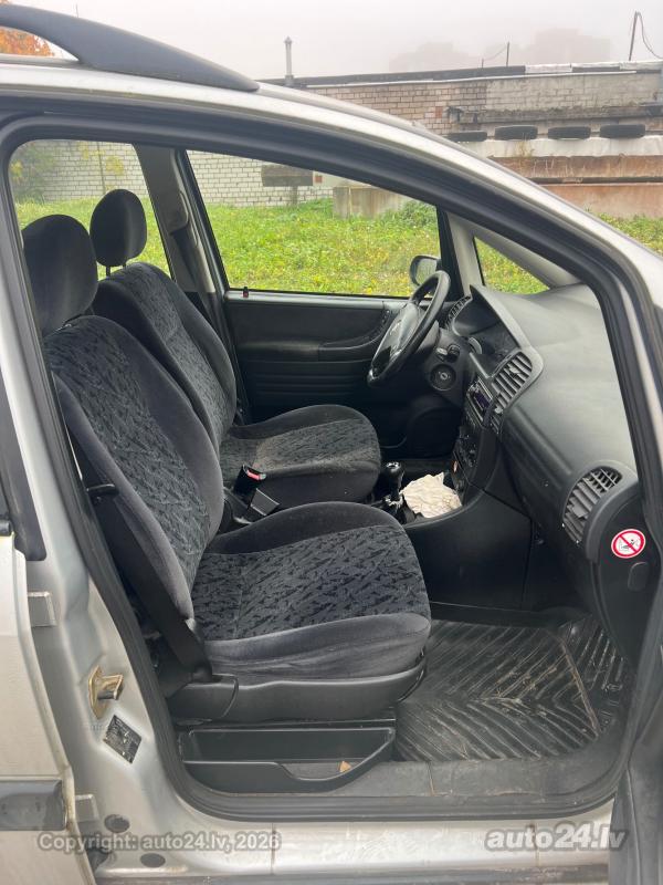 Grey Opel Zafira 2000 in Narva, with an engine capacity of 1.80 L and mileage of 194 thousand km for 699 €, photo 9 on AUTOMOTO.COM.LV
