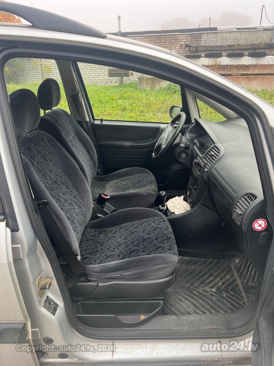 Grey Opel Zafira 2000 in Narva, with an engine capacity of 1.80 L and mileage of 194 thousand km for 699 €, photo 9 on AUTOMOTO.COM.LV