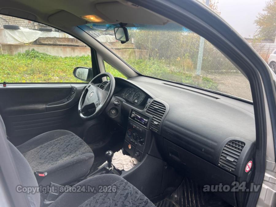 Grey Opel Zafira 2000 in Narva, with an engine capacity of 1.80 L and mileage of 194 thousand km for 699 €, photo 10 on AUTOMOTO.COM.LV
