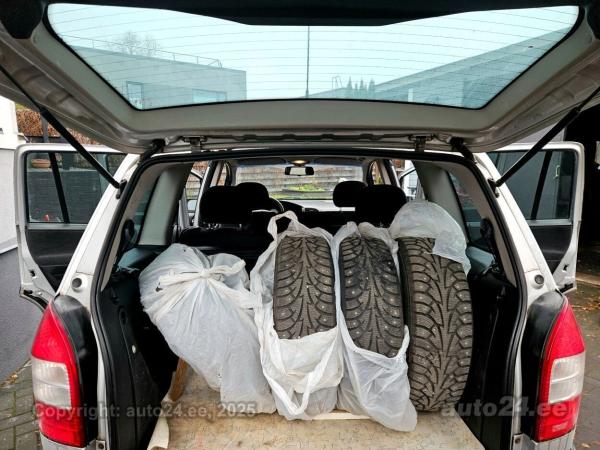 Grey Opel Zafira 2003 in Tallinn, with an engine capacity of 2.20 L and mileage of 228 thousand km for 790 €, photo 11 on AUTOMOTO.COM.LV