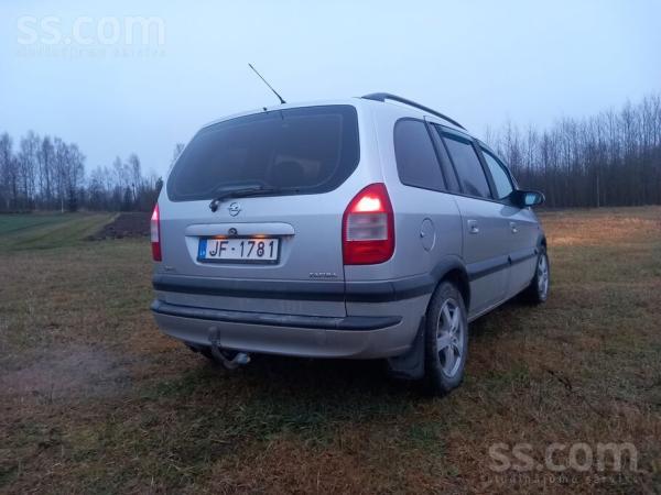 Grey Opel Zafira 2003 in Rezekne, with an engine capacity of 2.00 L and mileage of 260 thousand km for 950 €, photo 4 on AUTOMOTO.COM.LV