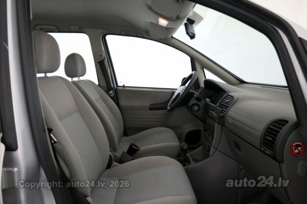 Grey Opel Zafira 2003 in Tallinn, with an engine capacity of 2.00 L and mileage of 184 thousand km for 1399 €, photo 6 on AUTOMOTO.COM.LV