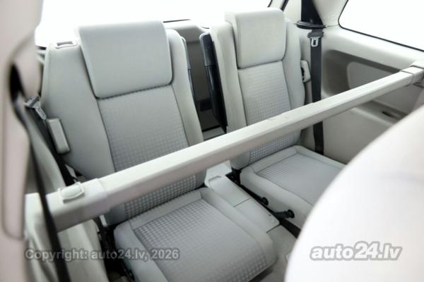 Grey Opel Zafira 2003 in Tallinn, with an engine capacity of 2.00 L and mileage of 184 thousand km for 1399 €, photo 8 on AUTOMOTO.COM.LV