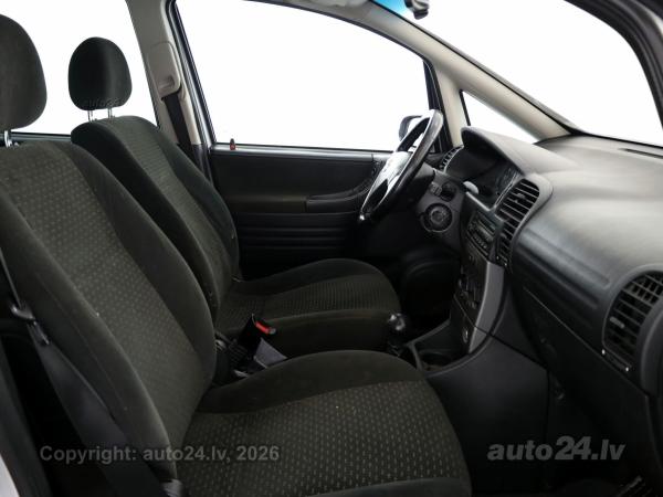 Grey Opel Zafira 2003 in Tallinn, with an engine capacity of 2.20 L and mileage of 245 thousand km for 999 €, photo 6 on AUTOMOTO.COM.LV