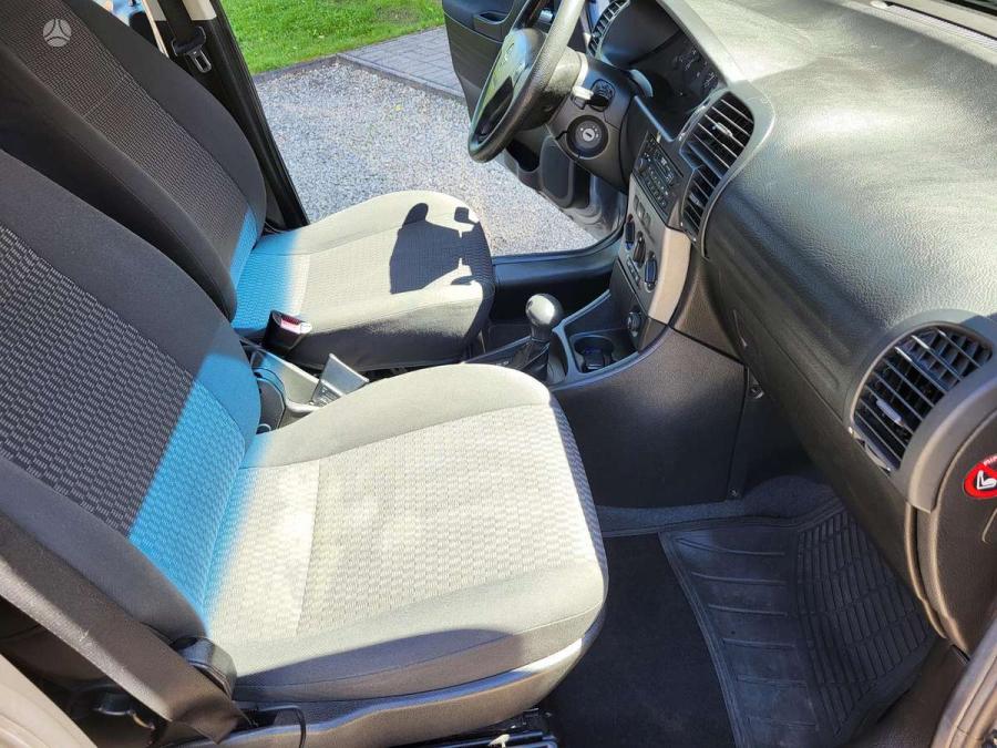 Pelēks Opel Zafira 2003 Šauļi, ar dzinēja tilpumu 2.00 L un nobraukumu 199 tūkst. km par 999 €, foto 17 vietnē AUTOMOTO.COM.LV