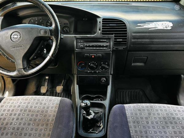 Grey Opel Zafira 2003 in Klaipeda, with an engine capacity of 2.17 L and mileage of 235 thousand km for 1100 €, photo 4 on AUTOMOTO.COM.LV