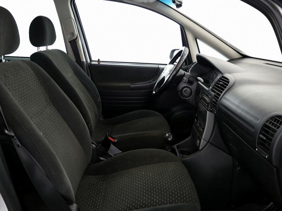 Pelēks Opel Zafira 2003 Tallina, ar dzinēja tilpumu 2.20 L un nobraukumu 245 tūkst. km par 799 €, foto 15 vietnē AUTOMOTO.COM.LV