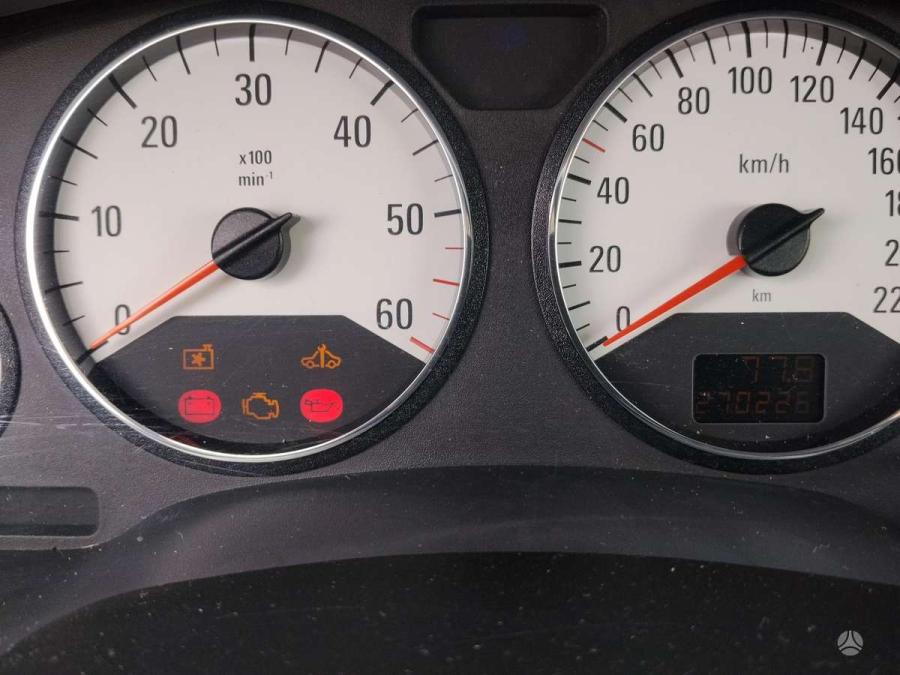 Grey Opel Zafira 2003 in Marijampole, with an engine capacity of 2.17 L and mileage of 260 thousand km for 900 €, photo 7 on AUTOMOTO.COM.LV