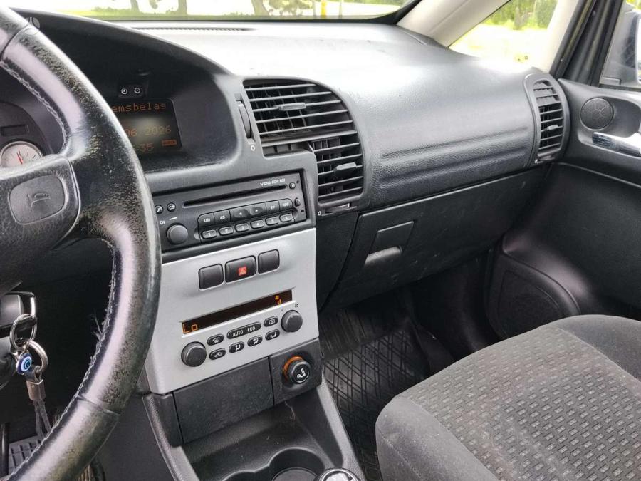 Grey Opel Zafira 2003 in Marijampole, with an engine capacity of 2.17 L and mileage of 260 thousand km for 900 €, photo 8 on AUTOMOTO.COM.LV