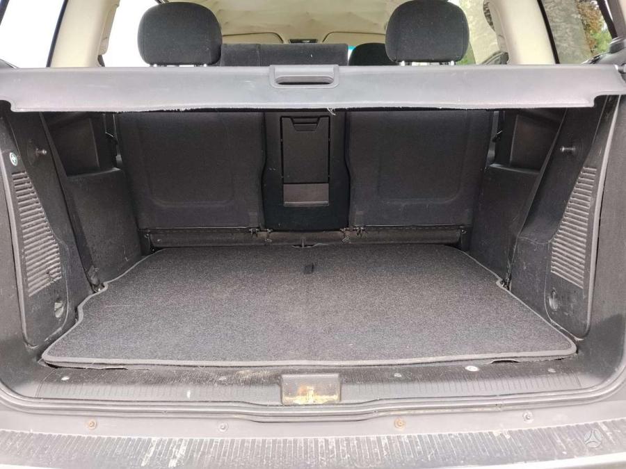 Grey Opel Zafira 2003 in Marijampole, with an engine capacity of 2.17 L and mileage of 260 thousand km for 900 €, photo 10 on AUTOMOTO.COM.LV