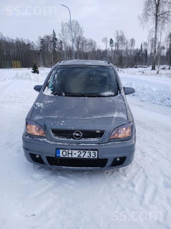 Grey Opel Zafira 2004 in Jelgava, with an engine capacity of 2.20 L and mileage of 32 thousand km for 2000 €, photo 1 on AUTOMOTO.COM.LV