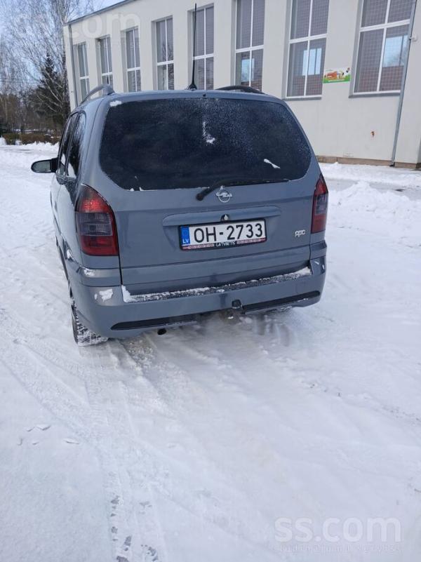 Grey Opel Zafira 2004 in Jelgava, with an engine capacity of 2.20 L and mileage of 32 thousand km for 2000 €, photo 3 on AUTOMOTO.COM.LV