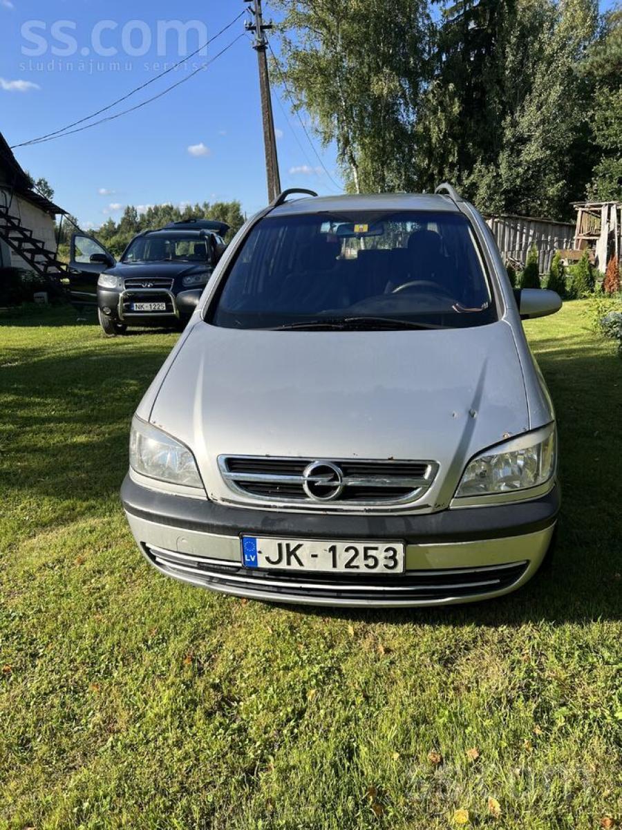 Grey Opel Zafira 2004 in Kuldiga, with an engine capacity of 2.00 L and mileage of 366 thousand km for 600 €, photo 1 on AUTOMOTO.COM.LV