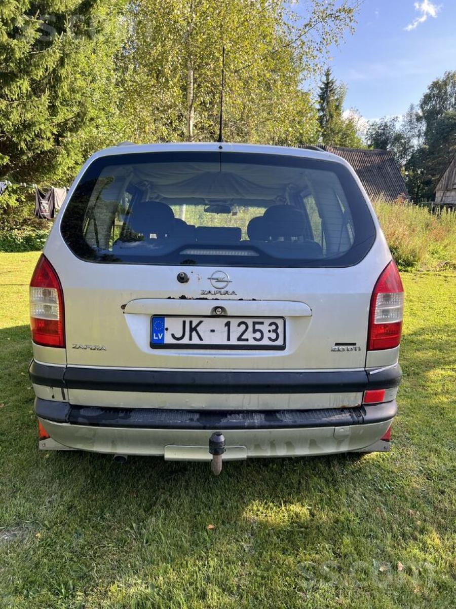 Grey Opel Zafira 2004 in Kuldiga, with an engine capacity of 2.00 L and mileage of 366 thousand km for 600 €, photo 5 on AUTOMOTO.COM.LV