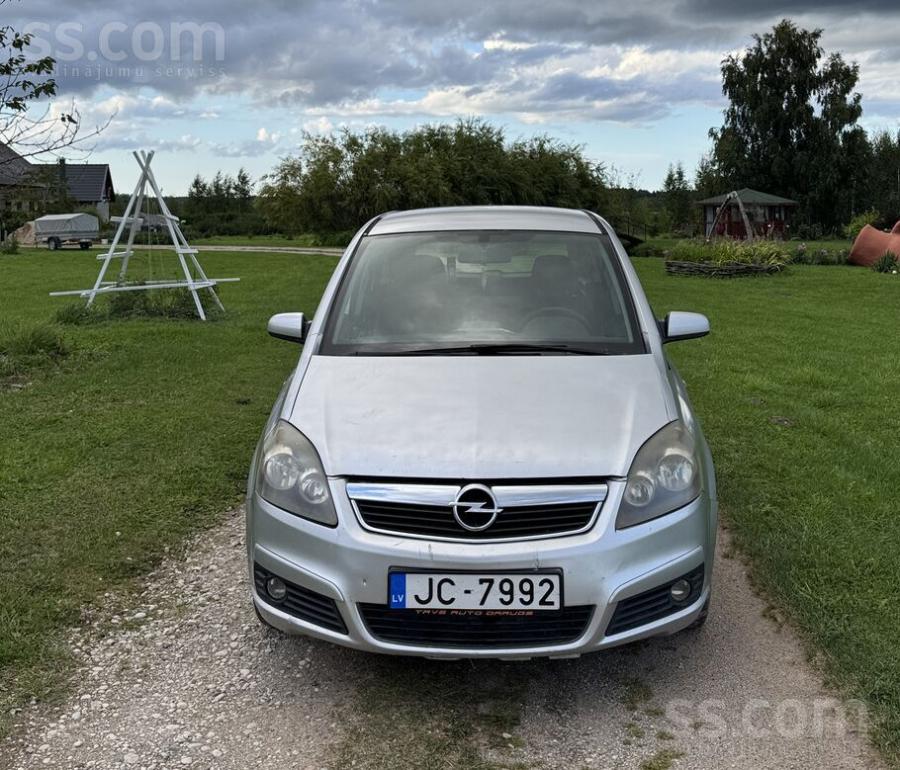 Pelēks Opel Zafira 2005 Talsi, ar dzinēja tilpumu 1.90 L un nobraukumu 399 tūkst. km par 1295 €, foto 3 vietnē AUTOMOTO.COM.LV
