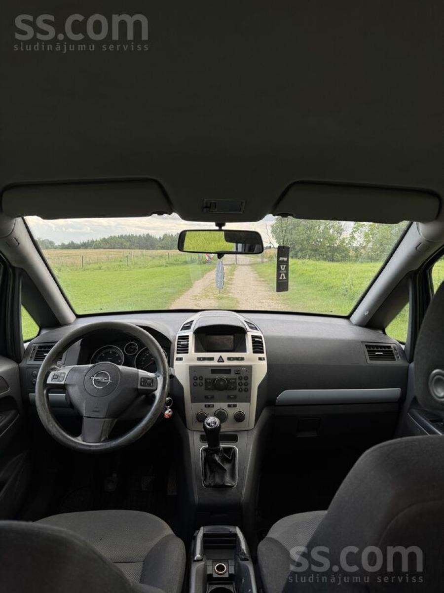Pelēks Opel Zafira 2005 Talsi, ar dzinēja tilpumu 1.90 L un nobraukumu 399 tūkst. km par 1295 €, foto 6 vietnē AUTOMOTO.COM.LV