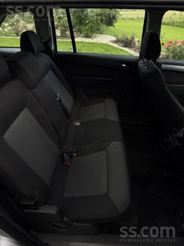 Grey Opel Zafira 2005 in Talsi, with an engine capacity of 1.90 L and mileage of 399 thousand km for 1295 €, photo 6 on AUTOMOTO.COM.LV