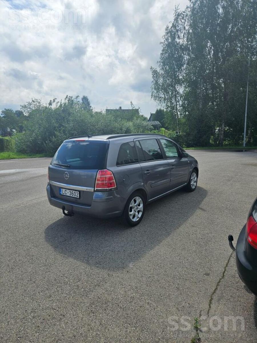 Grey Opel Zafira 2006 in Gulbene, with an engine capacity of 1.90 L and mileage of 320 thousand km for 1450 €, photo 2 on AUTOMOTO.COM.LV