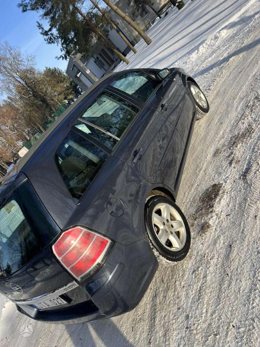 Grey Opel Zafira 2006 in Siauliai, with an engine capacity of 0.00 L and mileage of 313 thousand km for 1250 €, photo 7 on AUTOMOTO.COM.LV
