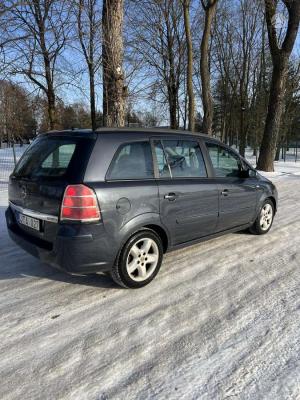 Grey Opel Zafira 2006 in Siauliai, with an engine capacity of 0.00 L and mileage of 313 thousand km for 1250 €, photo 9 on AUTOMOTO.COM.LV