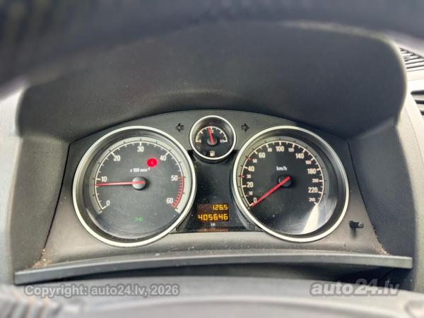 Grey Opel Zafira 2006 in Tallinn, with an engine capacity of 1.90 L and mileage of 405 thousand km for 1499 €, photo 11 on AUTOMOTO.COM.LV