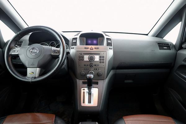 Grey Opel Zafira 2006 in Tallinn, with an engine capacity of 2.20 L and mileage of 265 thousand km for 999 €, photo 5 on AUTOMOTO.COM.LV