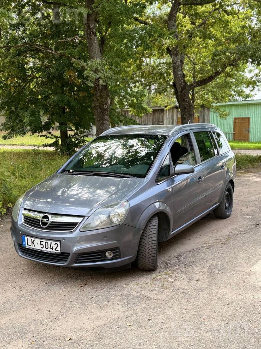 Grey Opel Zafira 2007 in Rezekne, with an engine capacity of 1.90 L and mileage of 283 thousand km for 950 €, photo 1 on AUTOMOTO.COM.LV