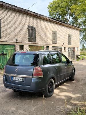 Grey Opel Zafira 2007 in Rezekne, with an engine capacity of 1.90 L and mileage of 283 thousand km for 950 €, photo 4 on AUTOMOTO.COM.LV