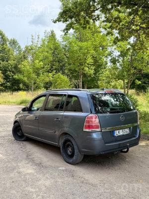 Grey Opel Zafira 2007 in Rezekne, with an engine capacity of 1.90 L and mileage of 283 thousand km for 950 €, photo 5 on AUTOMOTO.COM.LV