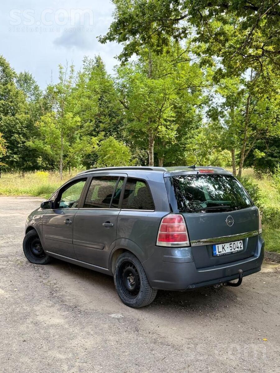 Grey Opel Zafira 2007 in Rezekne, with an engine capacity of 1.90 L and mileage of 283 thousand km for 950 €, photo 5 on AUTOMOTO.COM.LV