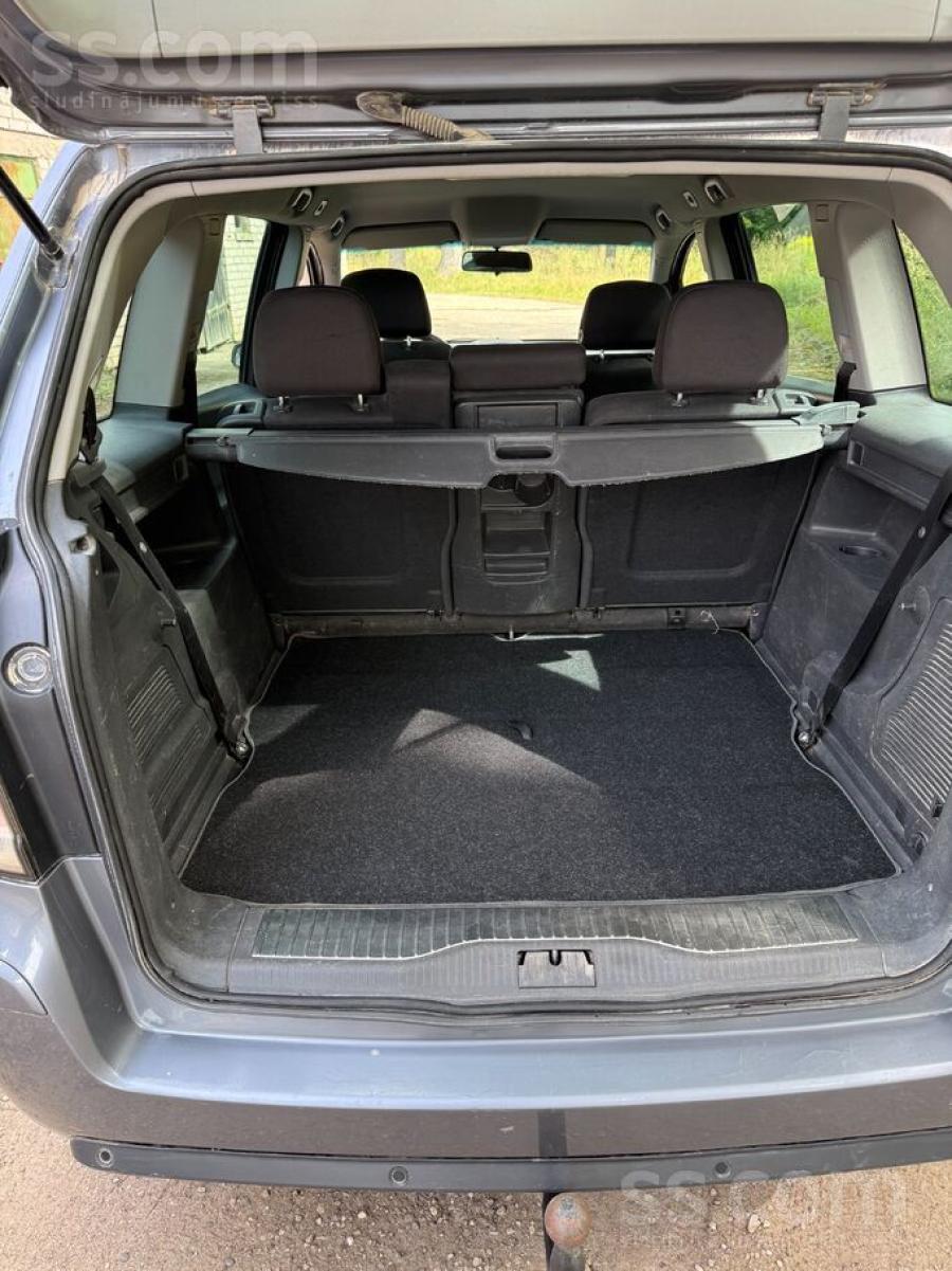 Grey Opel Zafira 2007 in Rezekne, with an engine capacity of 1.90 L and mileage of 283 thousand km for 950 €, photo 6 on AUTOMOTO.COM.LV