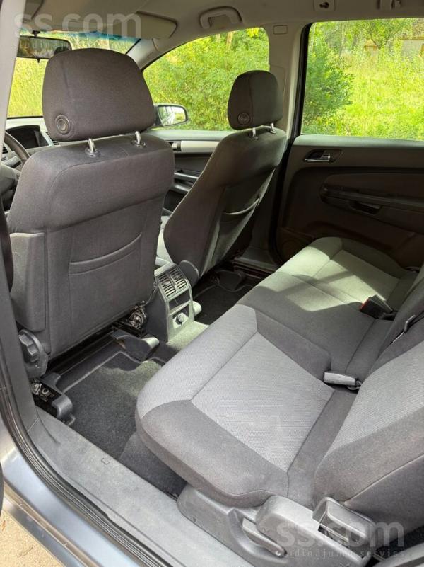 Grey Opel Zafira 2007 in Rezekne, with an engine capacity of 1.90 L and mileage of 283 thousand km for 950 €, photo 6 on AUTOMOTO.COM.LV