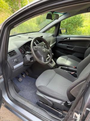 Grey Opel Zafira 2007 in Rezekne, with an engine capacity of 1.90 L and mileage of 283 thousand km for 950 €, photo 8 on AUTOMOTO.COM.LV