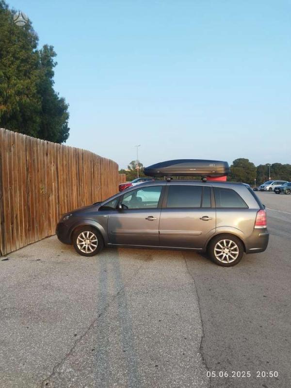 Grey Opel Zafira 2008 in Alytus, with an engine capacity of 1.90 L and mileage of 360 thousand km for 2650 €, photo 2 on AUTOMOTO.COM.LV