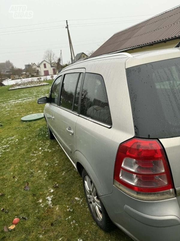 Grey Opel Zafira 2008 in Akmene, with an engine capacity of 1.70 L and mileage of 294 thousand km for 1650 €, photo 9 on AUTOMOTO.COM.LV