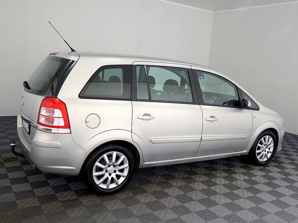 Pelēks Opel Zafira 2008 Tallina, ar dzinēja tilpumu 1.90 L un nobraukumu 346 tūkst. km par 1899 €, foto 4 vietnē AUTOMOTO.COM.LV