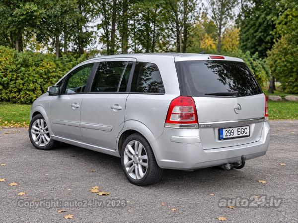 Grey Opel Zafira 2008 in Tartu, with an engine capacity of 1.70 L and mileage of 223 thousand km for 2200 €, photo 7 on AUTOMOTO.COM.LV