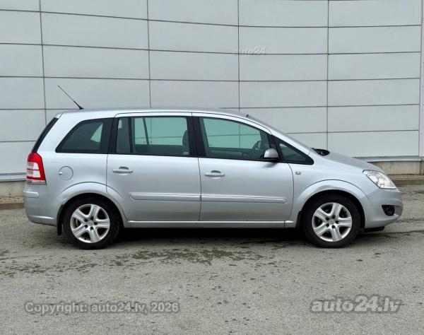 Grey Opel Zafira 2009 in Tallinn, with an engine capacity of 1.80 L and mileage of 127 thousand km for 2499 €, photo 4 on AUTOMOTO.COM.LV