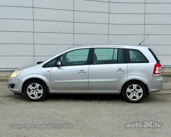 Grey Opel Zafira 2009 in Tallinn, with an engine capacity of 1.80 L and mileage of 127 thousand km for 2499 €, photo 5 on AUTOMOTO.COM.LV