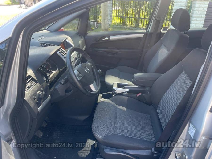 Grey Opel Zafira 2009 in Tallinn, with an engine capacity of 1.80 L and mileage of 125 thousand km for 2199 €, photo 6 on AUTOMOTO.COM.LV