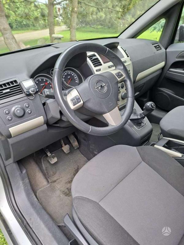 Pelēks Opel Zafira 2009 Kėdainiai, ar dzinēja tilpumu 2.20 L un nobraukumu 138 tūkst. km par 2500 €, foto 8 vietnē AUTOMOTO.COM.LV