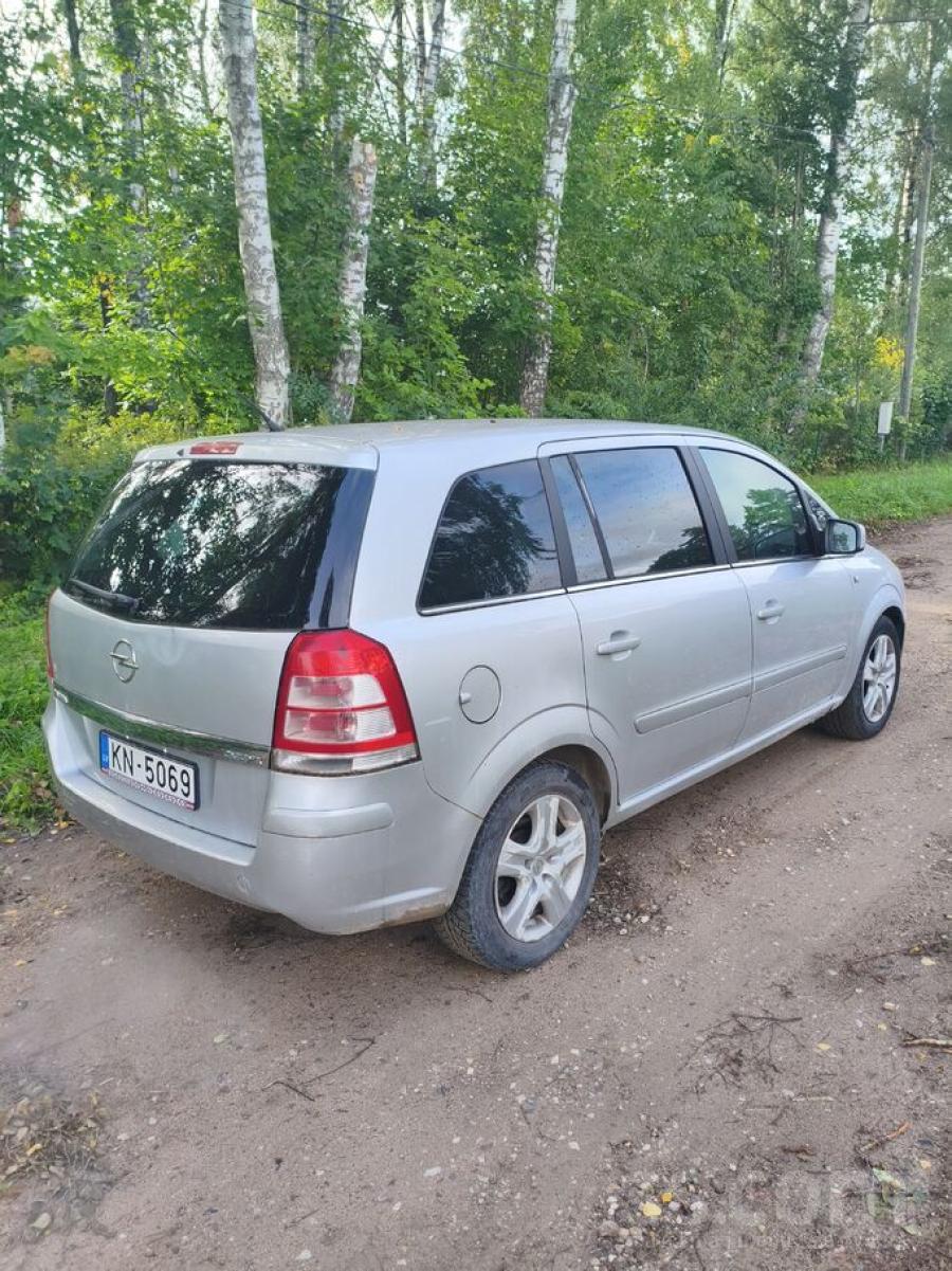 Pelēks Opel Zafira 2009 Dobele, ar dzinēja tilpumu 1.70 L un nobraukumu 187 tūkst. km par 1550 €, foto 4 vietnē AUTOMOTO.COM.LV