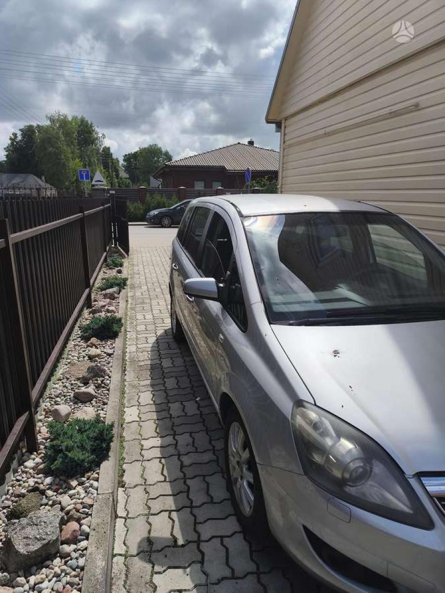 Pelēks Opel Zafira 2010 Marijampole, ar dzinēja tilpumu 1.60 L un nobraukumu 275 tūkst. km par 2200 €, foto 3 vietnē AUTOMOTO.COM.LV