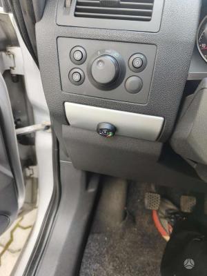 Pelēks Opel Zafira 2010 Marijampole, ar dzinēja tilpumu 1.60 L un nobraukumu 275 tūkst. km par 2200 €, foto 9 vietnē AUTOMOTO.COM.LV