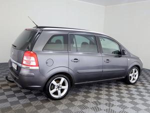 Grey Opel Zafira 2010 in Tallinn, with an engine capacity of 1.70 L and mileage of 398 thousand km for 1299 €, photo 4 on AUTOMOTO.COM.LV