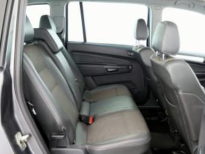 Grey Opel Zafira 2010 in Tallinn, with an engine capacity of 1.70 L and mileage of 398 thousand km for 1299 €, photo 8 on AUTOMOTO.COM.LV