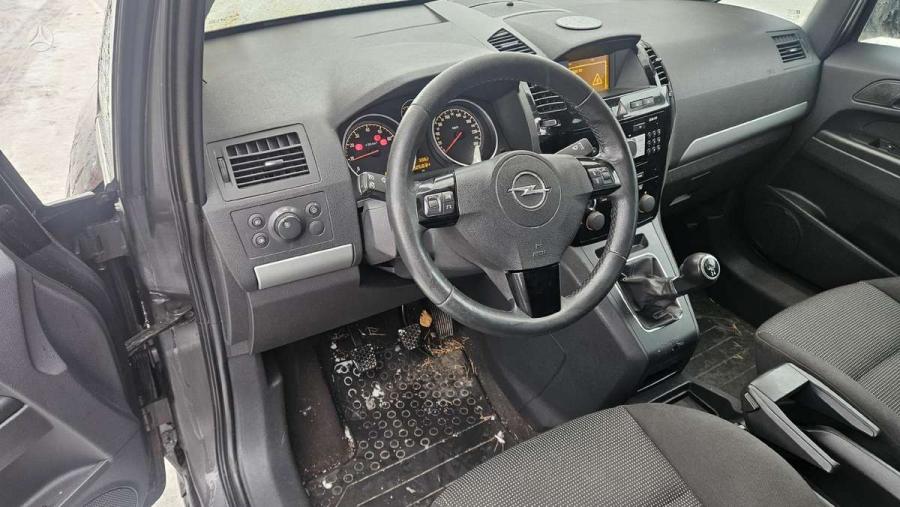 Pelēks Opel Zafira 2011 Marijampole, ar dzinēja tilpumu 1.80 L un nobraukumu 290 tūkst. km par 2150 €, foto 3 vietnē AUTOMOTO.COM.LV