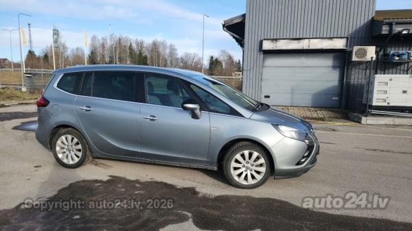 Grey Opel Zafira 2012 in Viljandi, with an engine capacity of 1.40 L and mileage of 211 thousand km for 3950 €, photo 3 on AUTOMOTO.COM.LV